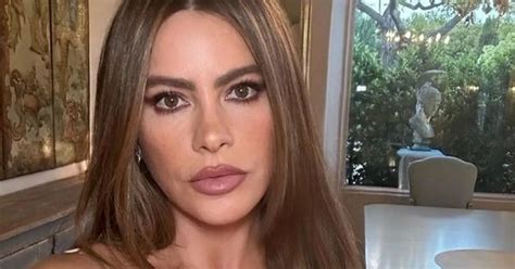 Chain Smoking Sofia Vergara Unrecognisable As Scar Faced Drug Lord In New Netflix Show Daily
