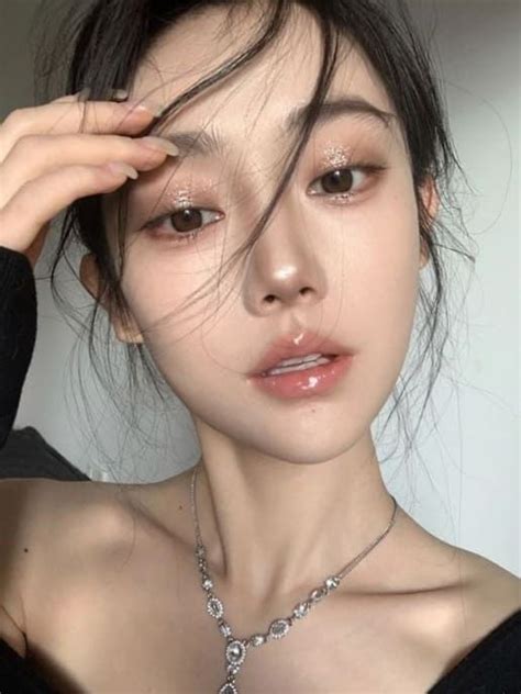 12 Glitter Eyeshadow Looks To Sparkle This Holiday Season Artofit