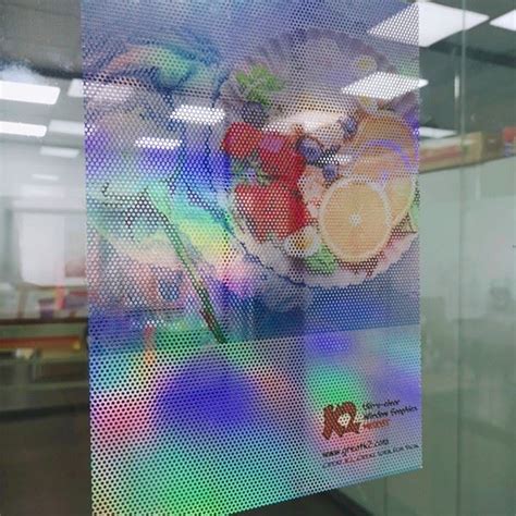 Las Ventajas De Las Películas Holográficas Perforadas Para Ventanas