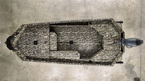 18 Commander Avid Boats