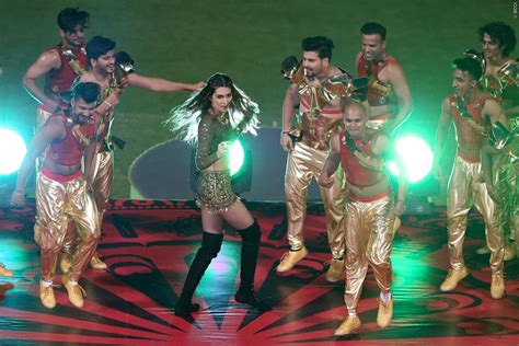 In Pics Kriti Sanon Leaves Bangalore Crowd Stunned With Her Hot