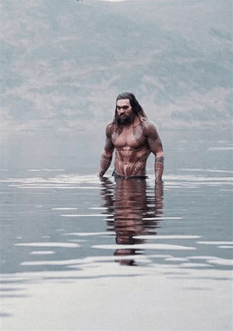 Jason Momoa Aquaman Out The Water 
