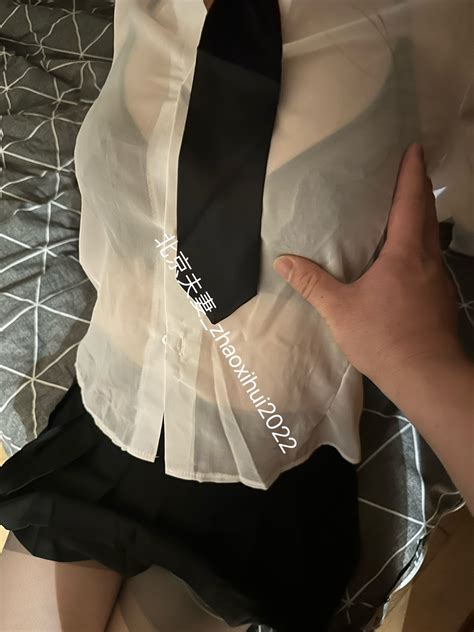 北京夫妻 On Twitter 春节前的活动结束了，和老婆商量了一下，年后吧挑战一下随机找人玩一次蒙眼轮奸局，流水作业随机找人操完就走，再抽下一个。看看她能挑战几人😄 T