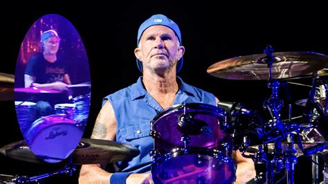 Chili Peppers Chad Smith Plays Ac Dc Covers For Audience Of 17 People Watch