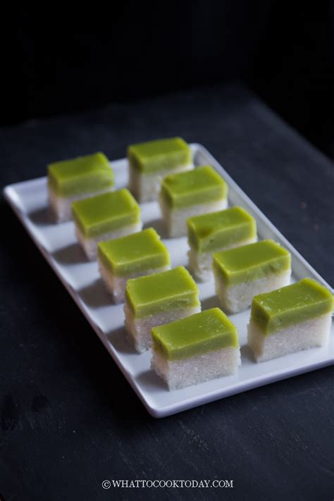 Kuih Seri Muka Serimuka Kueh Salat With Smooth Surface
