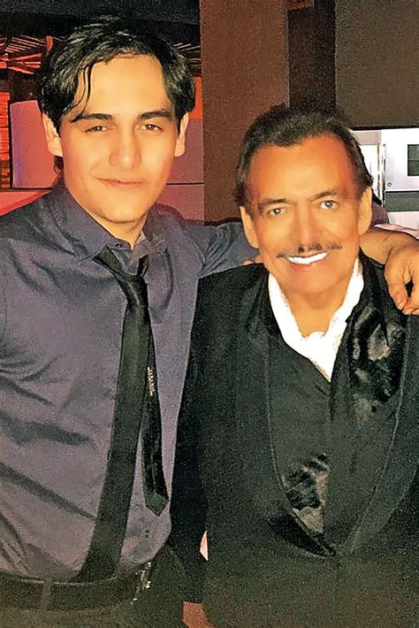 Julián Figueroa Así Apareció Cantando Con Su Padre Joan Sebastian En