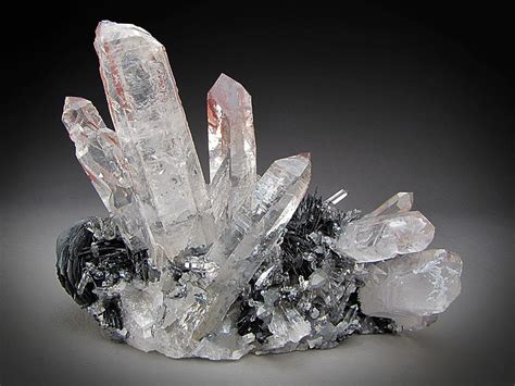 Quartz Properties Varieties Occurrence And Uses