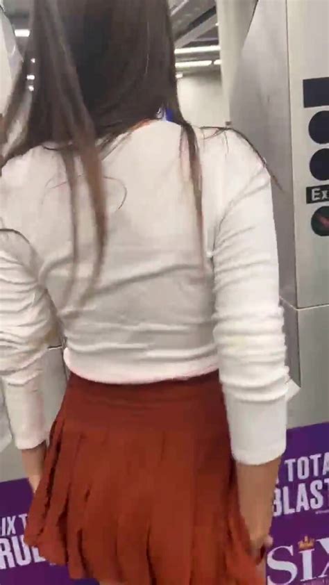 L1ly Flashes Fingersmore In Nyc Train Station