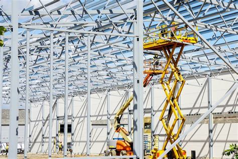 Steel Frame Structure Assembly Using Self Propelled Scissor Lift
