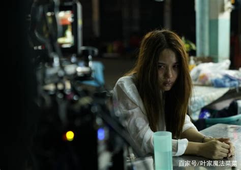 《灵媒恶咒》女主角：性爱戏比恶灵附身戏易演