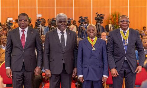 Le Premier Ministre Robert Beugré Mambé Décore 18 Acteurs Principaux Du