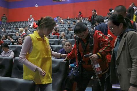 微光熠熠 点亮视障人群的世界 “馨小青”助残志愿服务队参加大渡口区无障碍观影活动 四川外国语大学新闻网 新版