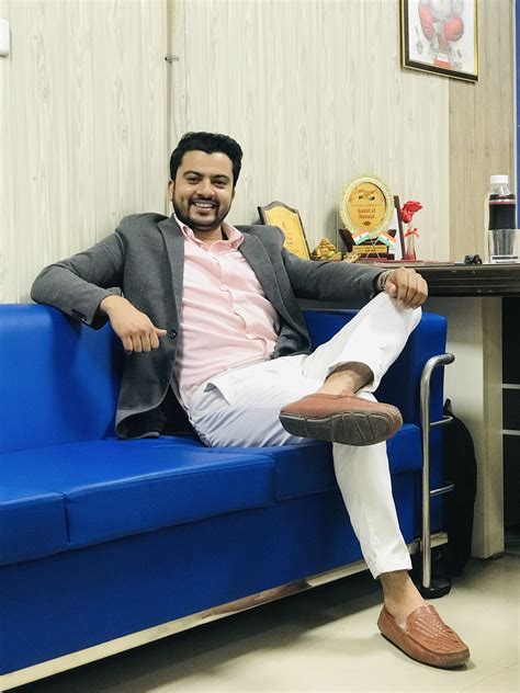 Mr Dinesh Thakur Medium