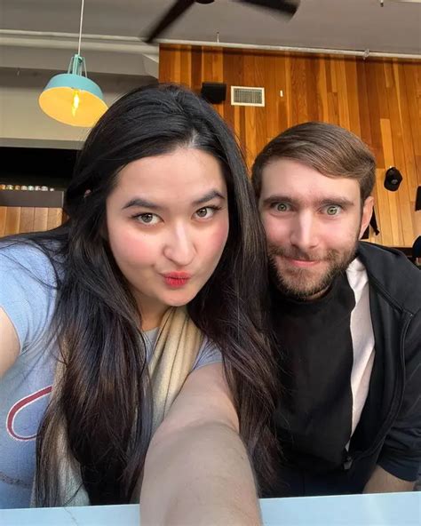 Unggahan Terbarunya Disebut Jadi Tanda Pernikahan Ini 6 Momen Mesra Stephanie Poetri Dan Asher