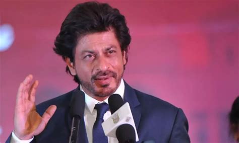Shahrukh Khan Meets With Accident On Set In Us