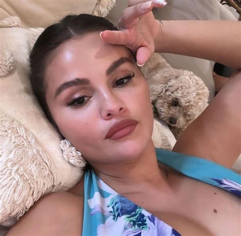 Selena Gomez Most Sexiest Selfie 🤳 🥵 Rselenagomezobsession