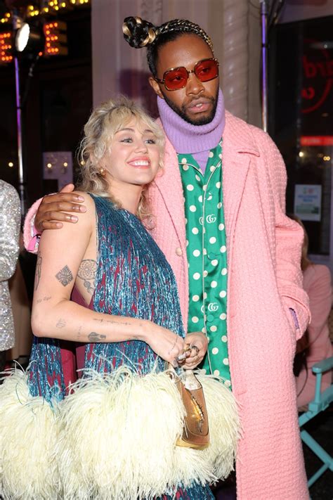 Miley Cyrus Goes Full Frontal For First Time In Nsfw Photo Shoot For V