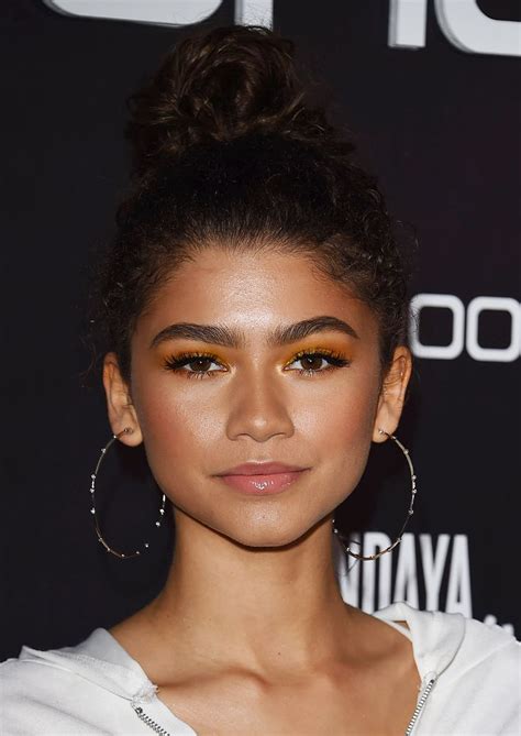 Pin By Martin Phipps On Zendaya Zendaya Hair Prom Makeup Look Orange Makeup