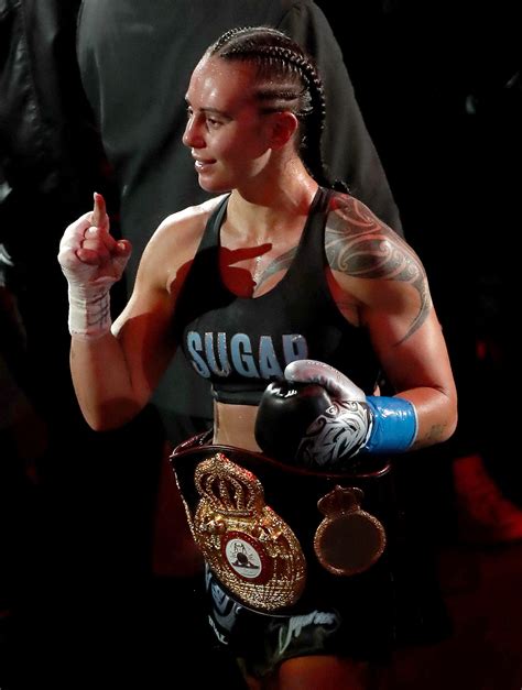 Cherneka Johnson Sigue Como Reina World Boxing Association