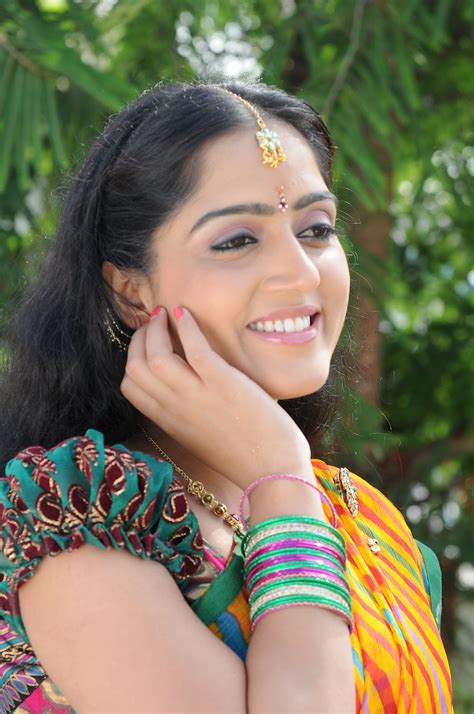Full Masti Divya Singh In Saree Cute Pictures