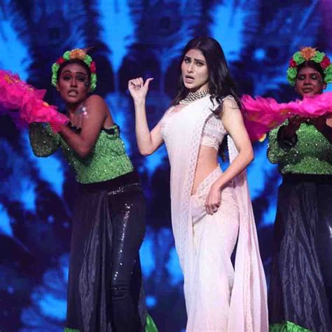 Mouni Roy ডান্স ডান্স জুনিয়র সিজ়ন ৩ এ কী করছে জুনুন সেখানেও কি