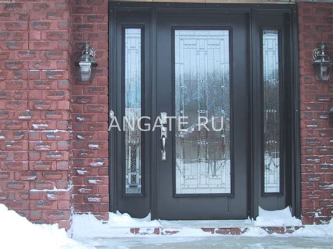 Пластиковая входная дверь в деревянном доме | Angate