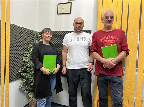 Dr Dinko Radić I Kustosica Galerije Centra Za Kulturu Vela Luka Rada Dragojević Ćosović Gosti