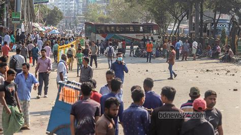 Dhaka Faces Dilemma Over Battery Powered Rickshaws