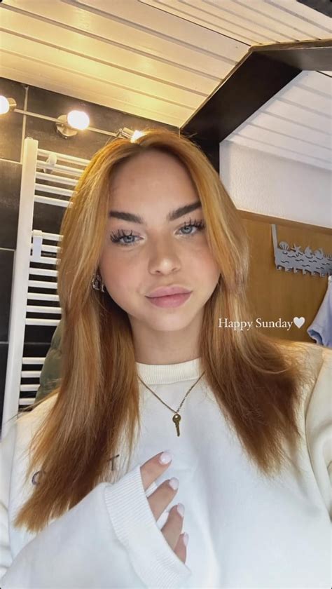 Story 24 10 R Nikasofie Hot