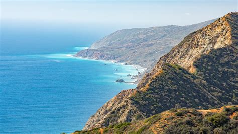 A Long Hiking Trail Across Catalina Island Offers Incredible Hidden