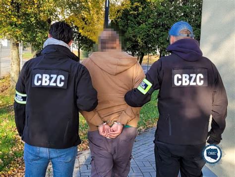 Szok Matka Wykorzystywała Swojego Syna I Sprzedawała Filmy W Sieci
