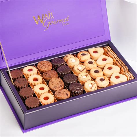 Petit Four T Box Medium