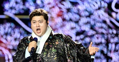트바로티 김호중 폭발적인 무대 사진