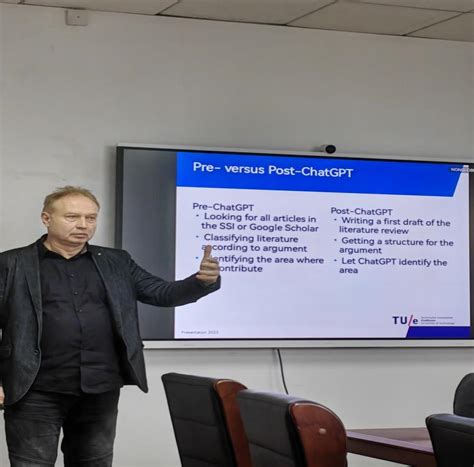 财经论坛第九期：bert Sadowski教授在财经学院讲授使用chatgpt进行论文写作的专题讲座 财经学院