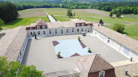 Cour Dhonneur Tour De Garde Pm Beluga Studio
