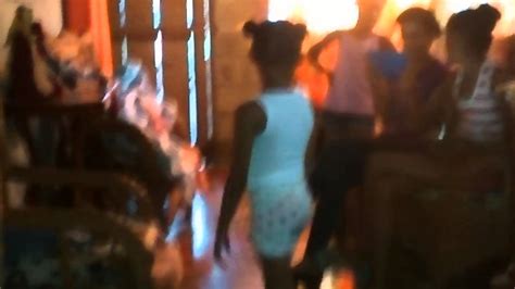 Niña Bailando Ay Amara La Negra Youtube