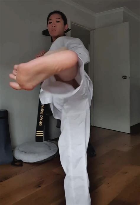 Leanne Kicks 日本語で