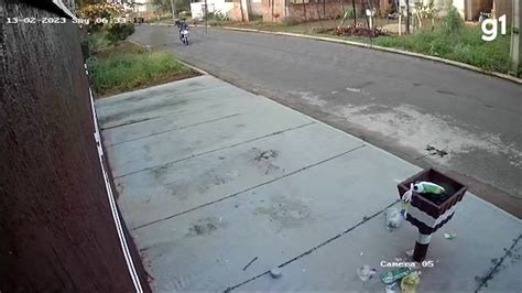 Vídeo Mostra Adolescente Sendo Baleado Pelas Costas Enquanto Ia Para