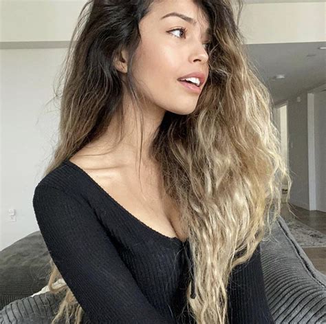 Stunning💖 R Valkyrae