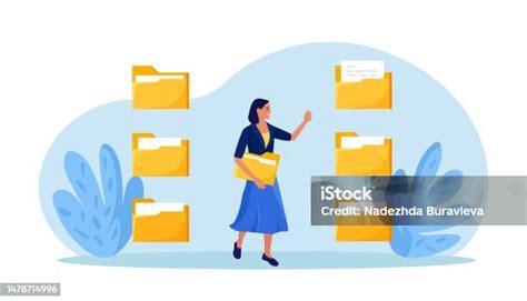 여자는 카탈로그에서 문서를 검색하고 폴더의 내용을 검색합니다 데이터베이스에서 파일 및 문서 구성 전자 파일 정리 서비스 데이터 아카이브 저장 및 정보 인덱싱 개인 장식품에