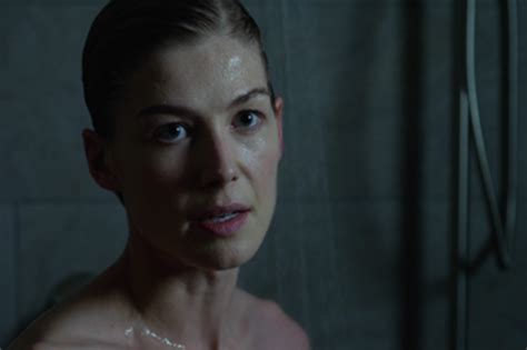 Ben Affleck Gone Girl Scene Bathroom