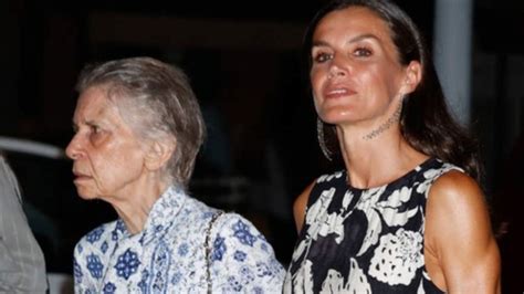 La Tía Pecu No Quiere Compartir Mesa Con Letizia Ortiz Por Su Falta De Modales Al Comer Caras