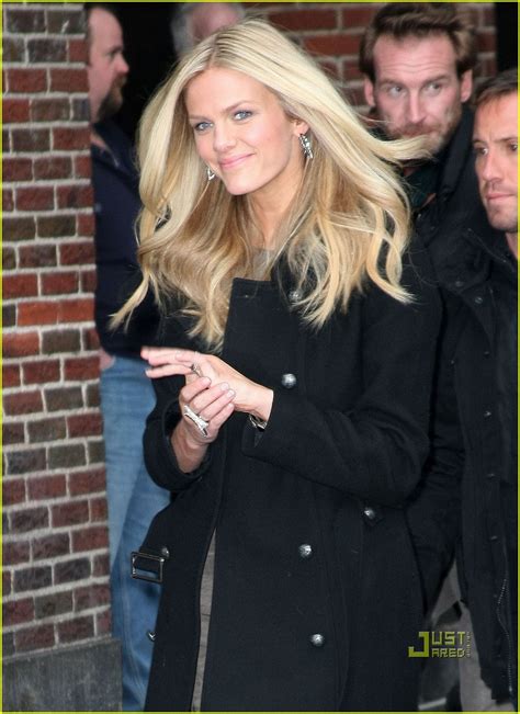 Brooklyn Decker Celebrates Si Swimsuit Cover Model Status Photo