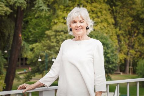 Caterina Caselli è Morta La Cantante Smentisce La Fake News