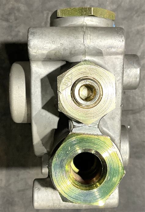 T 112852 B Genuine Bendix Tractor Protection Valve Navistar 2015037c — G Cor Automotive