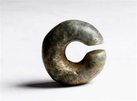 红山文化玉珏 深圳市收藏协会