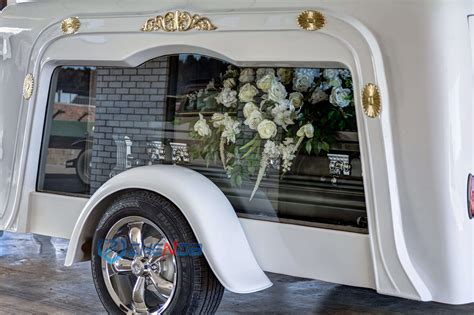 Electric Funeral Hearse Car Customized Golden Hearse Trailer For