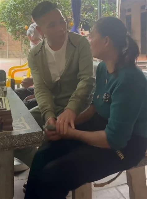 Châu Việt Cường Quỳ Gối Xin Làm Con Trai Mẹ Của Cô Gái Bị Nhét Tỏi đến