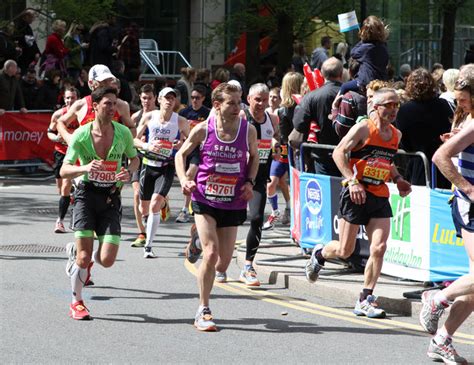 Running Through Canary Wharf © Martin Addison Cc By Sa20 Geograph Britain And Ireland