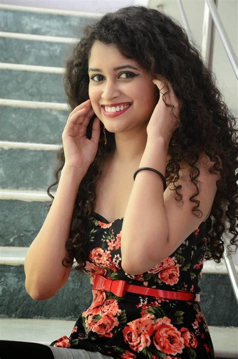 Actress Sowmya Sugumar Latest Hot Stills Cine Gallery